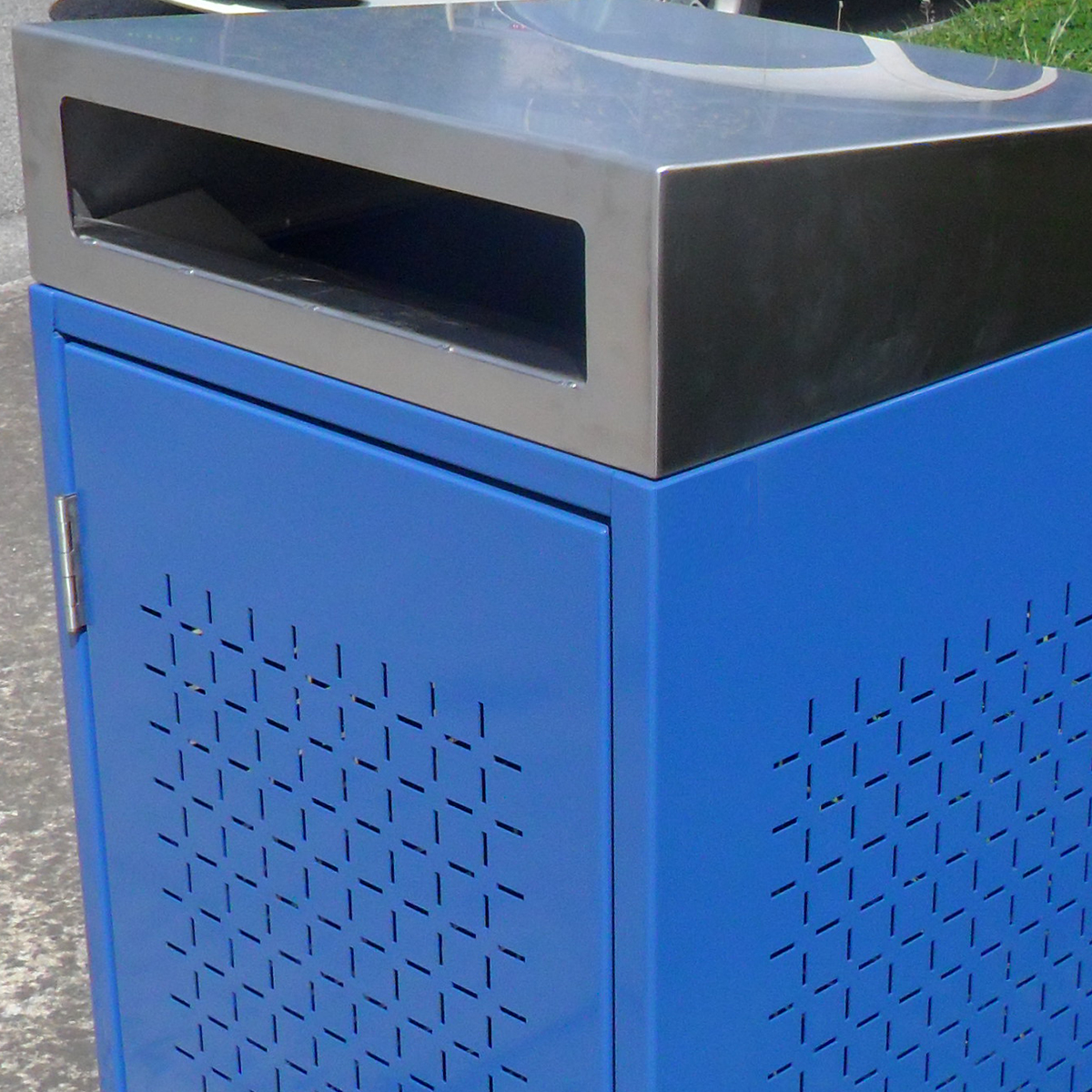Nelson – BN220 | Urban Design Group | Street Furniture Manufacturer